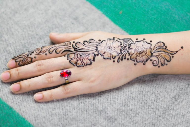 50+ Easy Mehndi Designs for Beginners (You'll Love!)